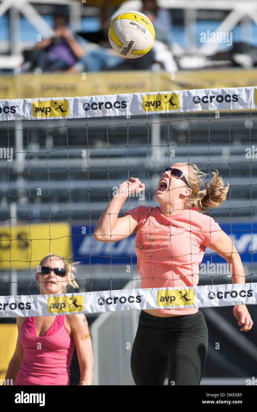14 August 2009: Tracy Lindquist in action during the 2009 AVP Crocs ...