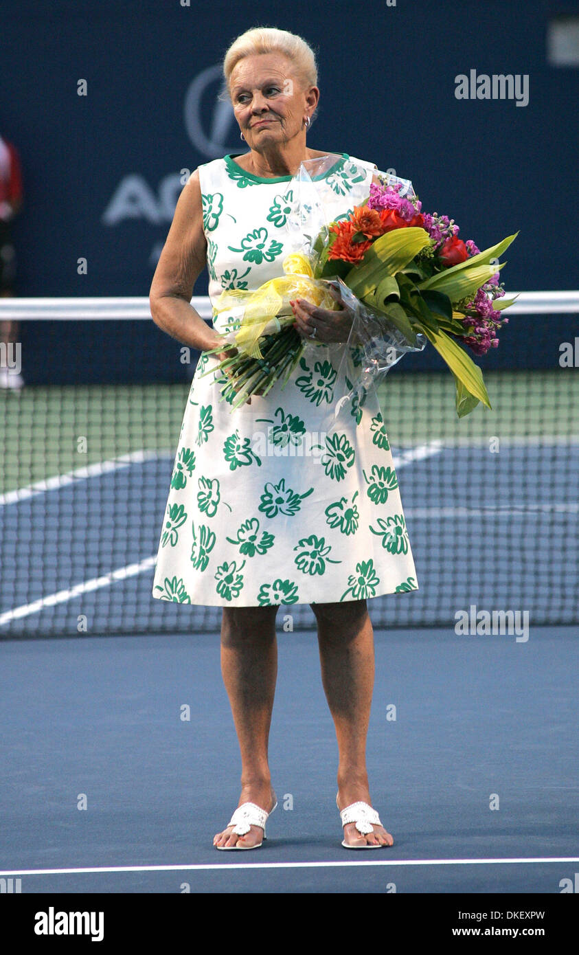 17 August 2009: The Rogers Cup Hall of Fame game with Monica Seles of ...
