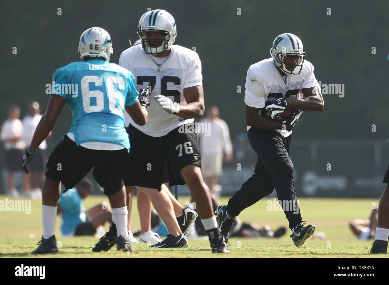 Handoff image hi-res stock photography and images - Alamy