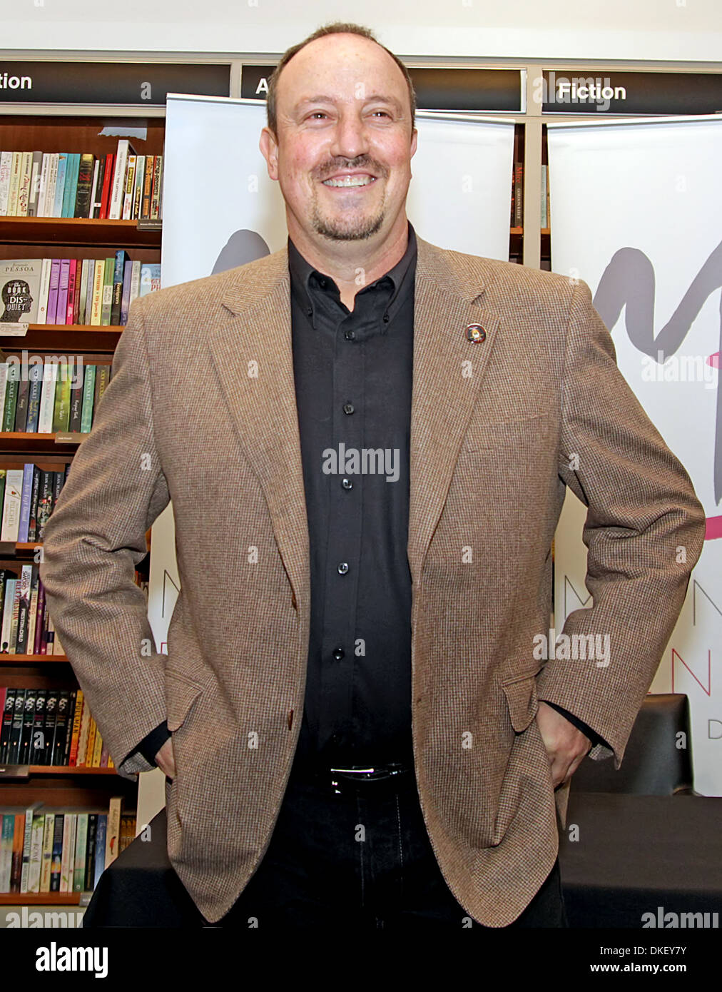Liverpool Manager Rafa Benitez High Resolution Stock Photography and ...