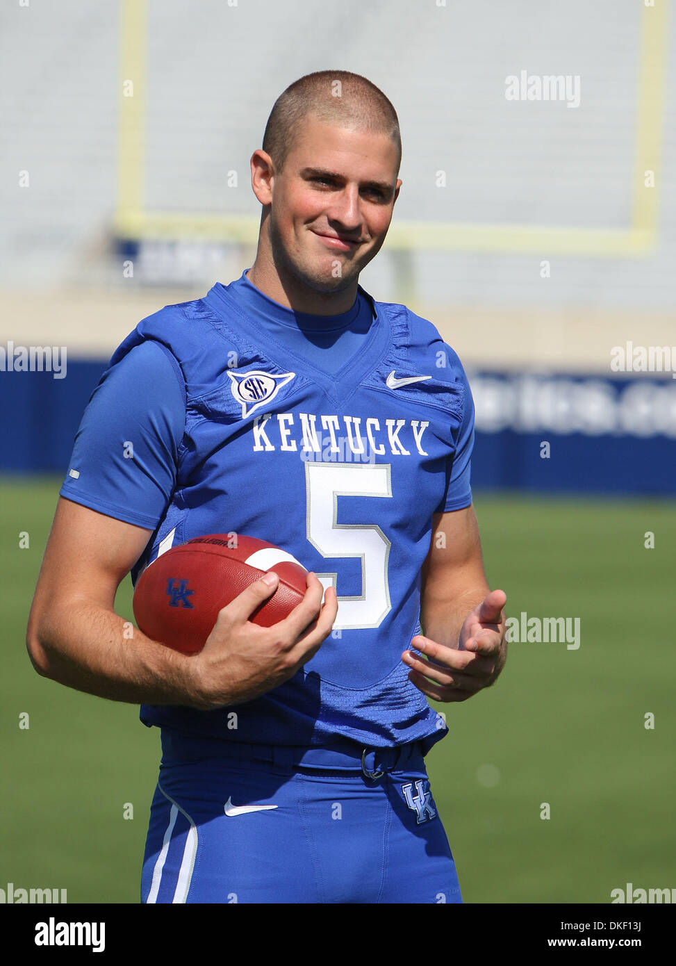Cincinnati football team university hi-res stock photography and images ...