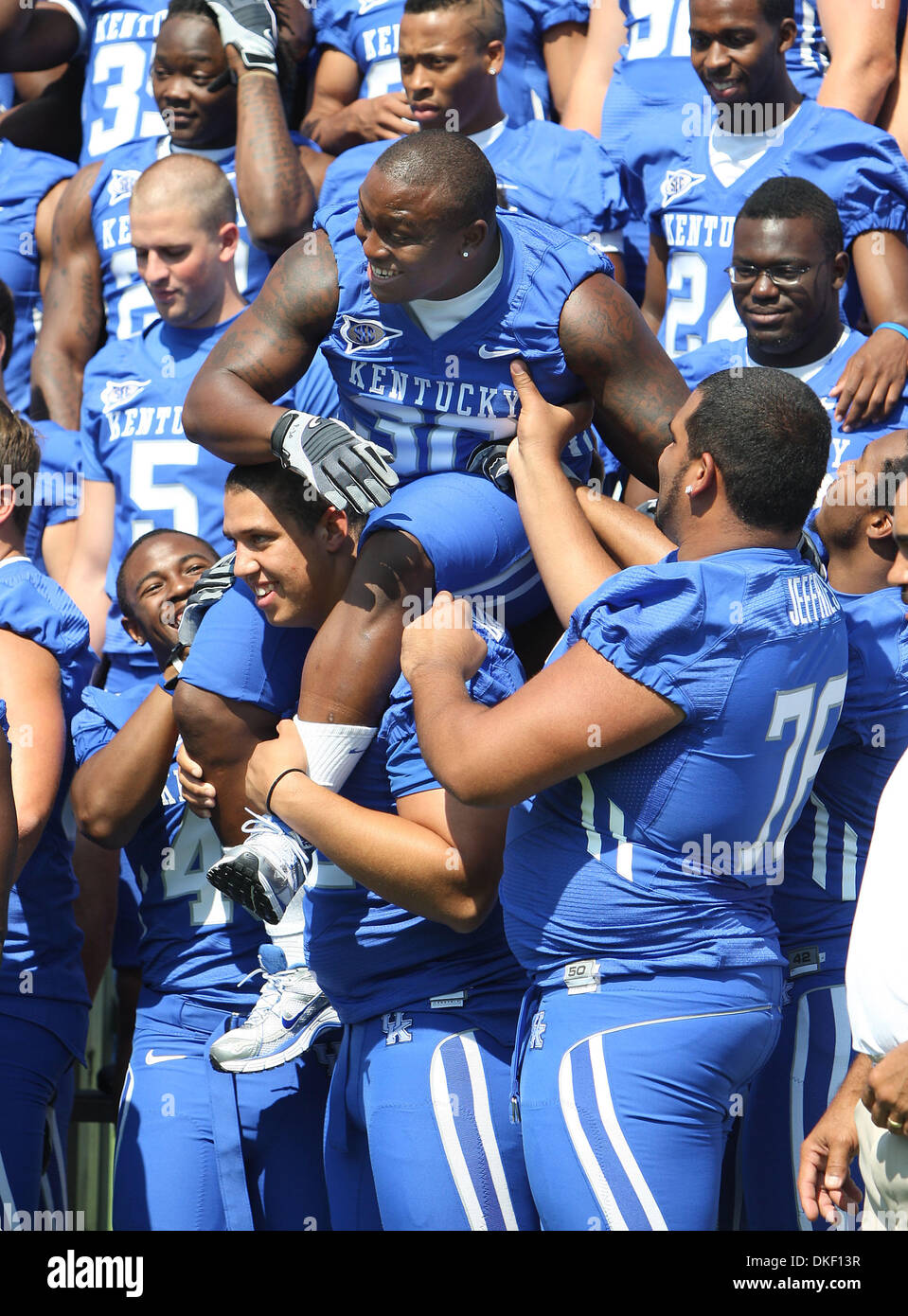 Moncell Allen got a lift on the shoulders of Zipp Duncan, as Justin ...