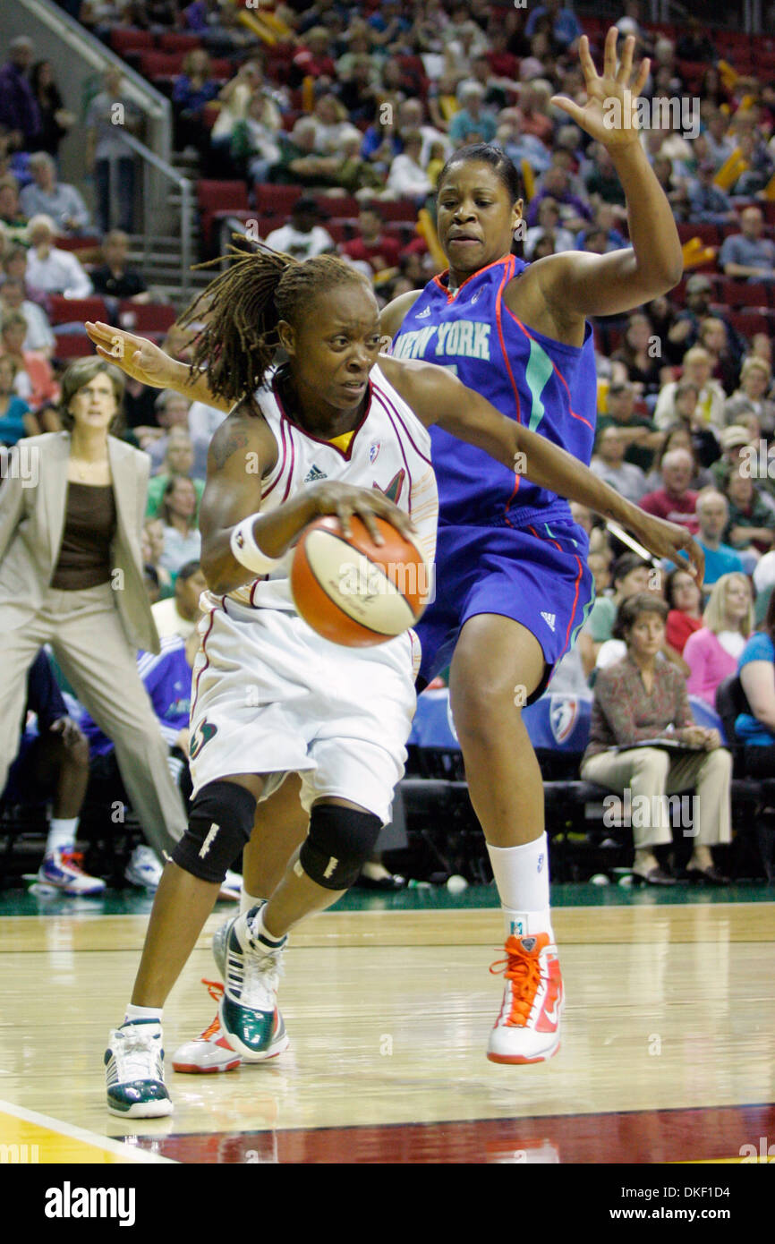 8 August 2009: Shannon Johnson (14) during the Seattle Storm 70-69 ...