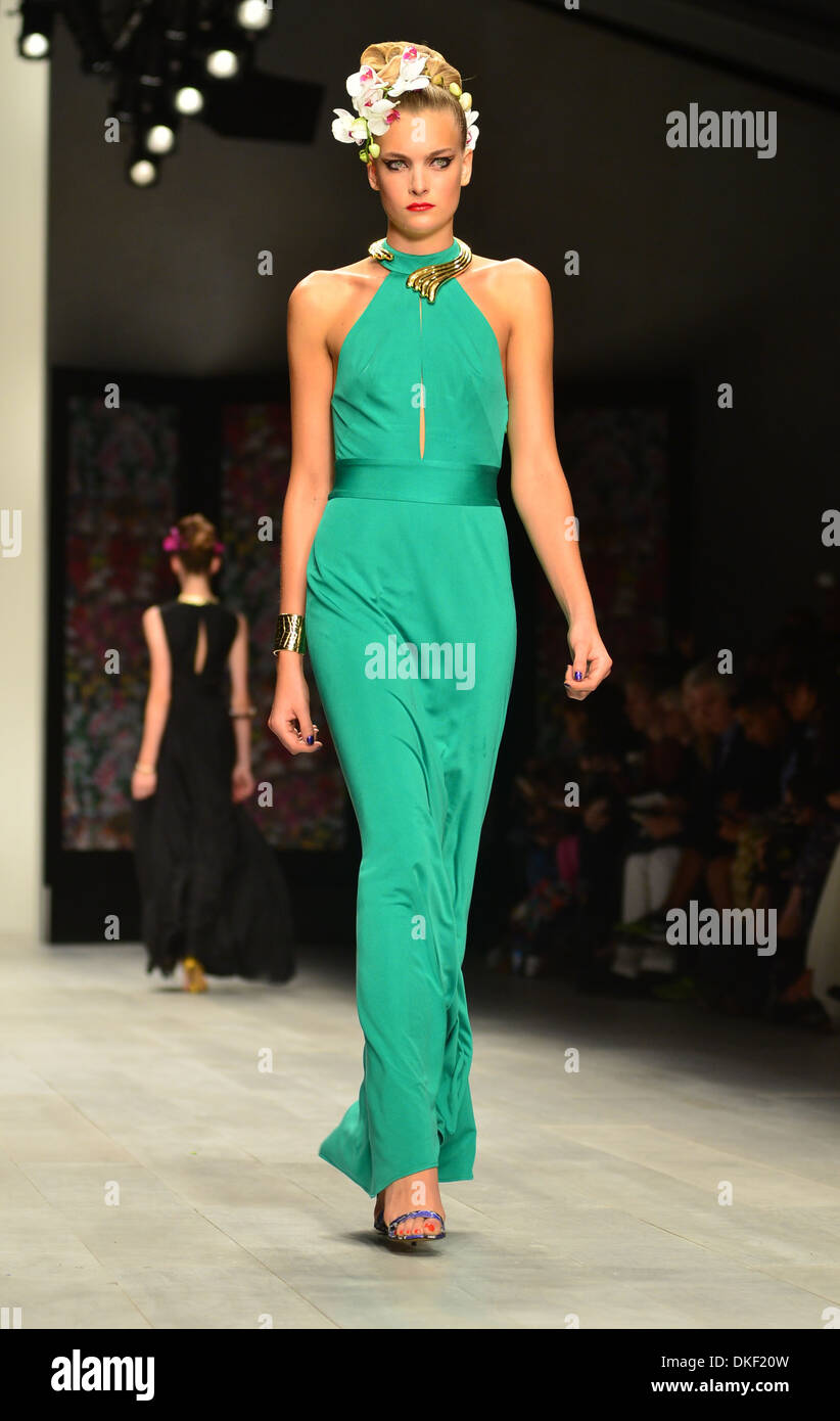 Model London Fashion Week Spring/Summer 2013 - Issa - Catwalk London ...