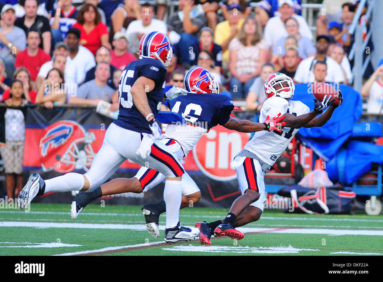 11 August 2009: Buffalo Bills wide receiver Roscoe Parrish makes the ...