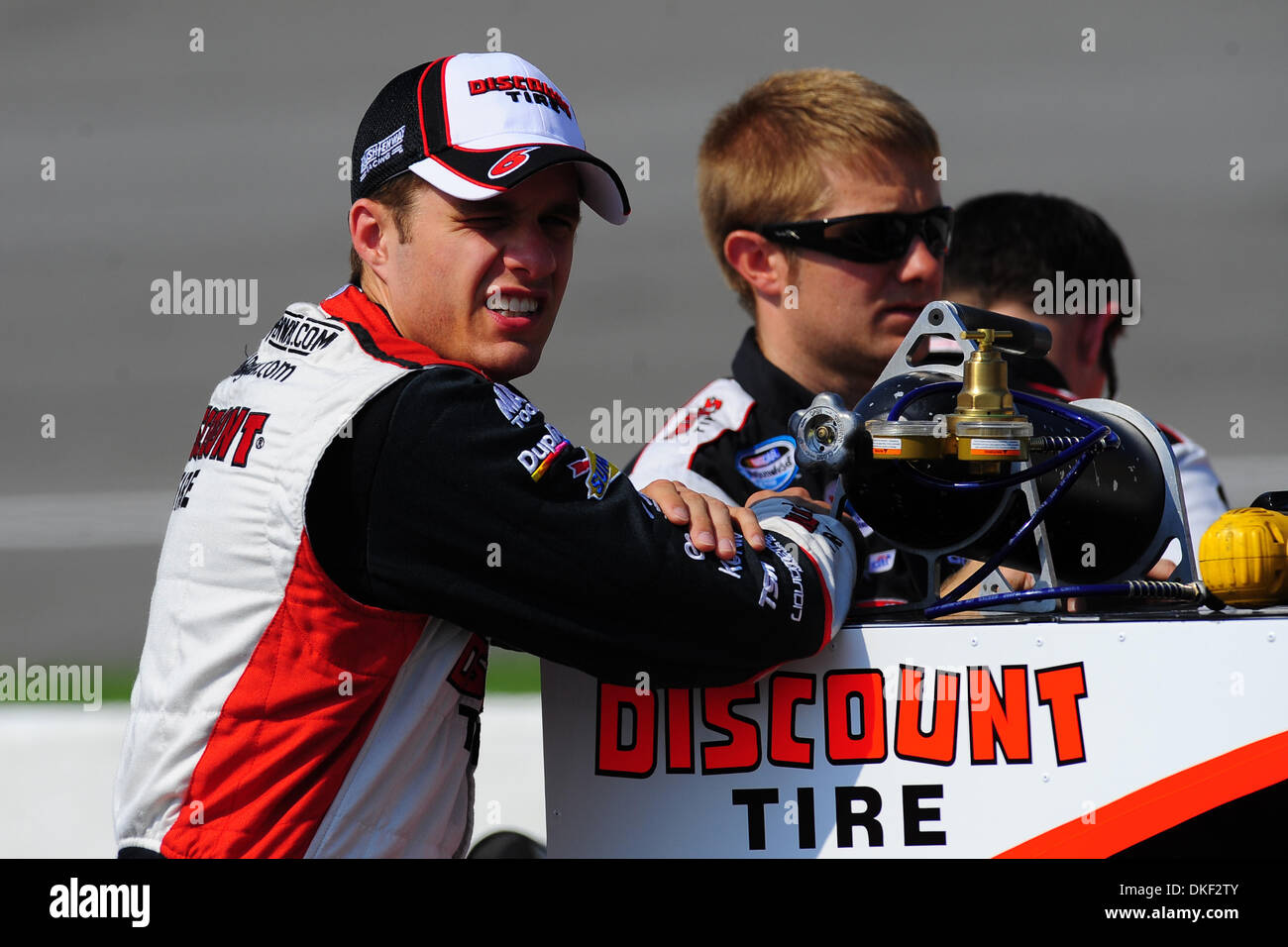 15 ford discount tire hi-res stock photography and images - Alamy