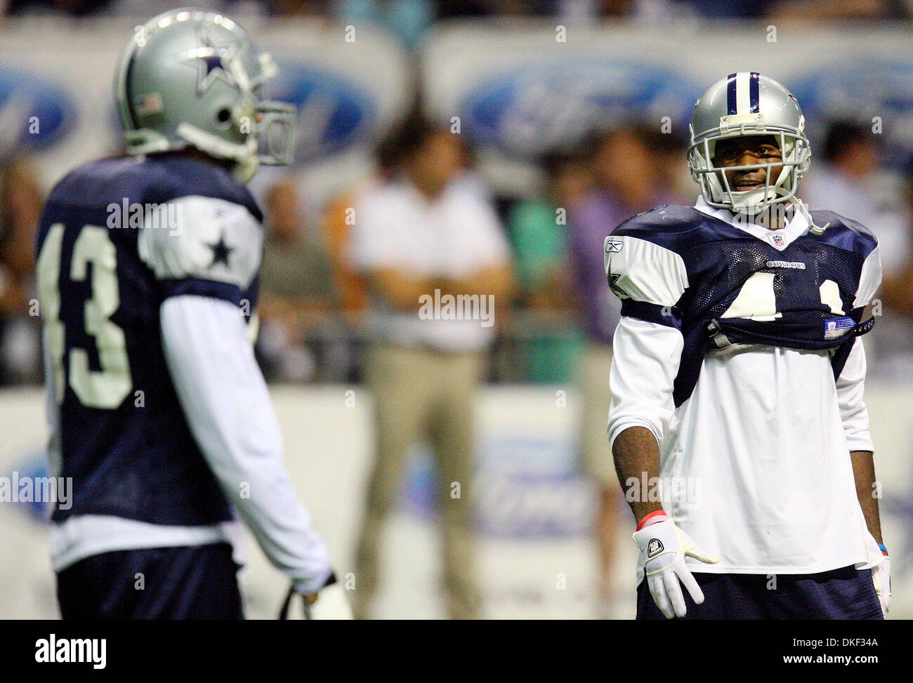 FOR SPORTS - Dallas Cowboys' safety Gerald Sensabaugh (left) and Dallas ...
