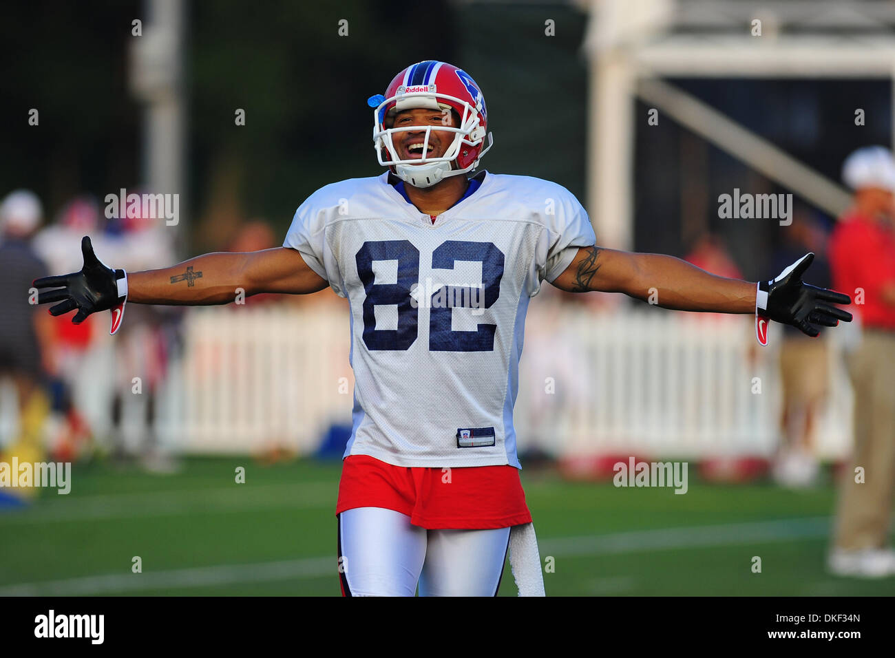17 August 2009: Buffalo Bills wide receiver Josh Reed sign out load to ...