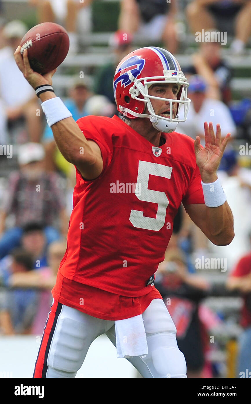 18 August 2009: Buffalo Bills quarterback Trent Edwards throws the ball ...