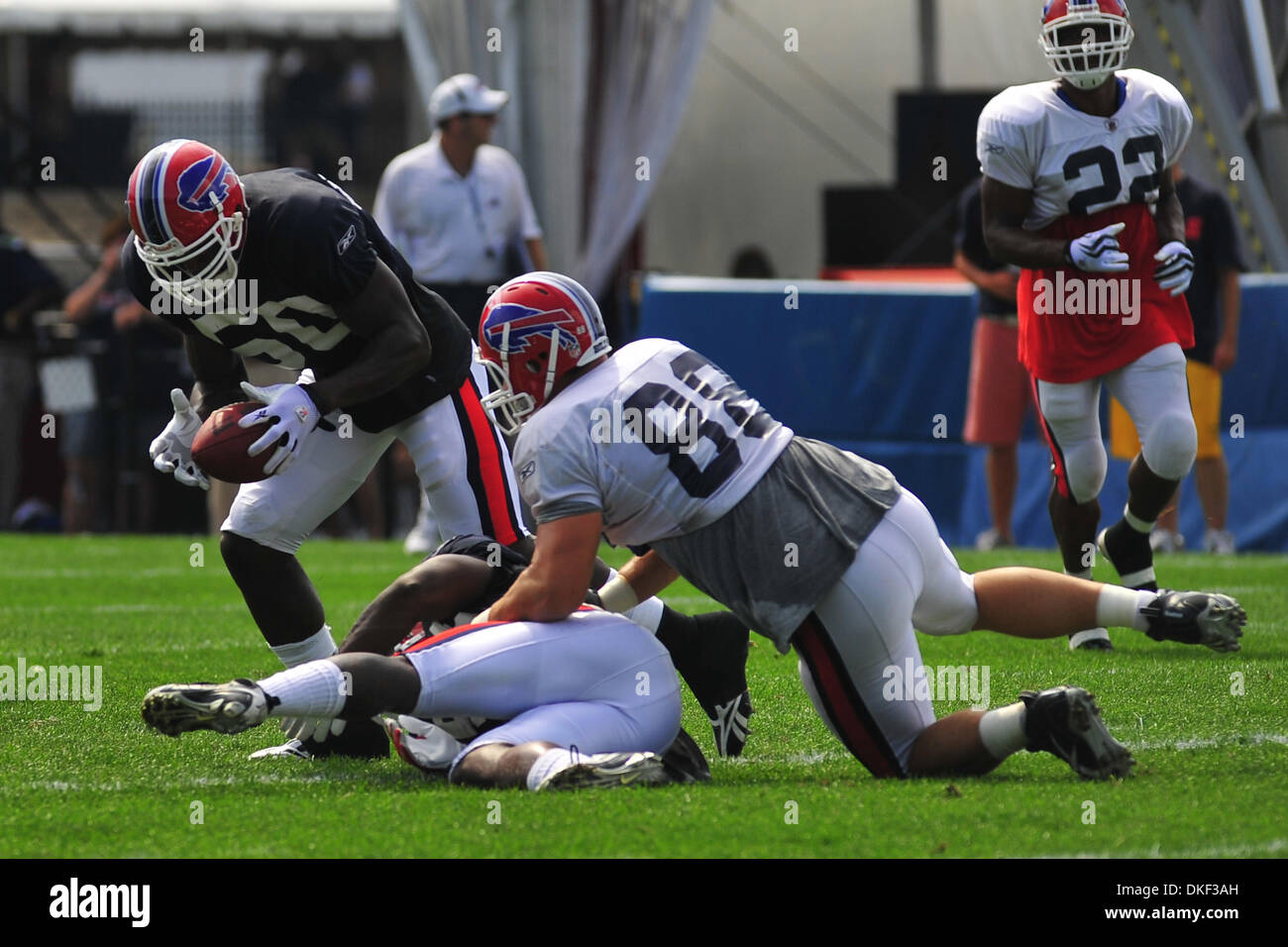 18 August 2009: Buffalo Bills linebacker Alvin Bowen ,back, picts off ...