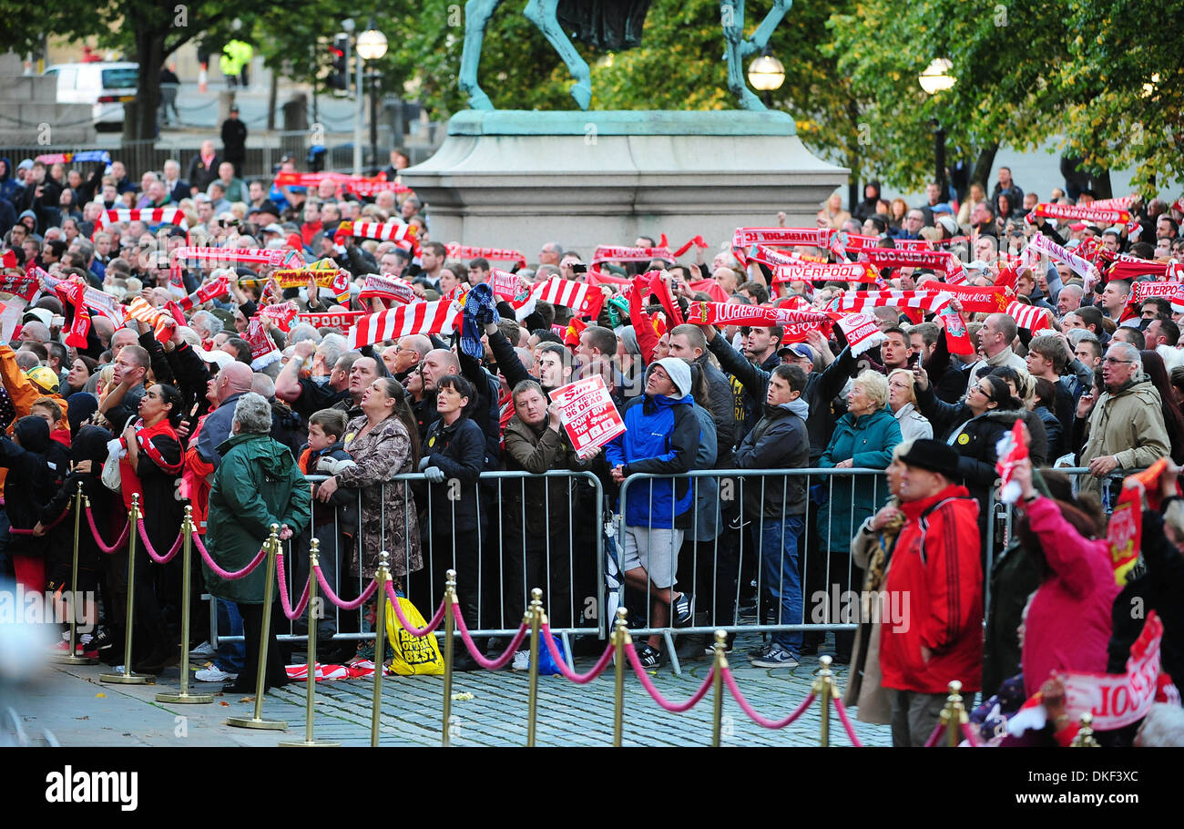 Atmosphere A vigil on Liverpool's St George's plateau to coincide with ...