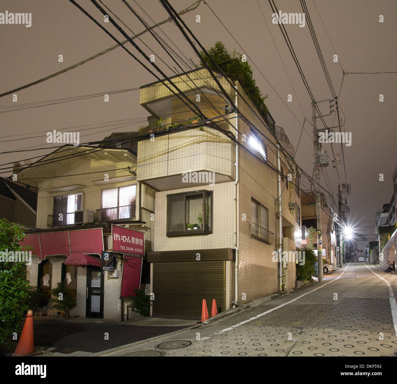 Japanese architecture at night Stock Photo - Alamy