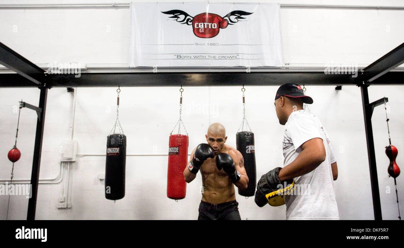TP 306422 ALLE boxing 02 (05/21/2009 Tampa) Puerto Rican boxer Miguel ...