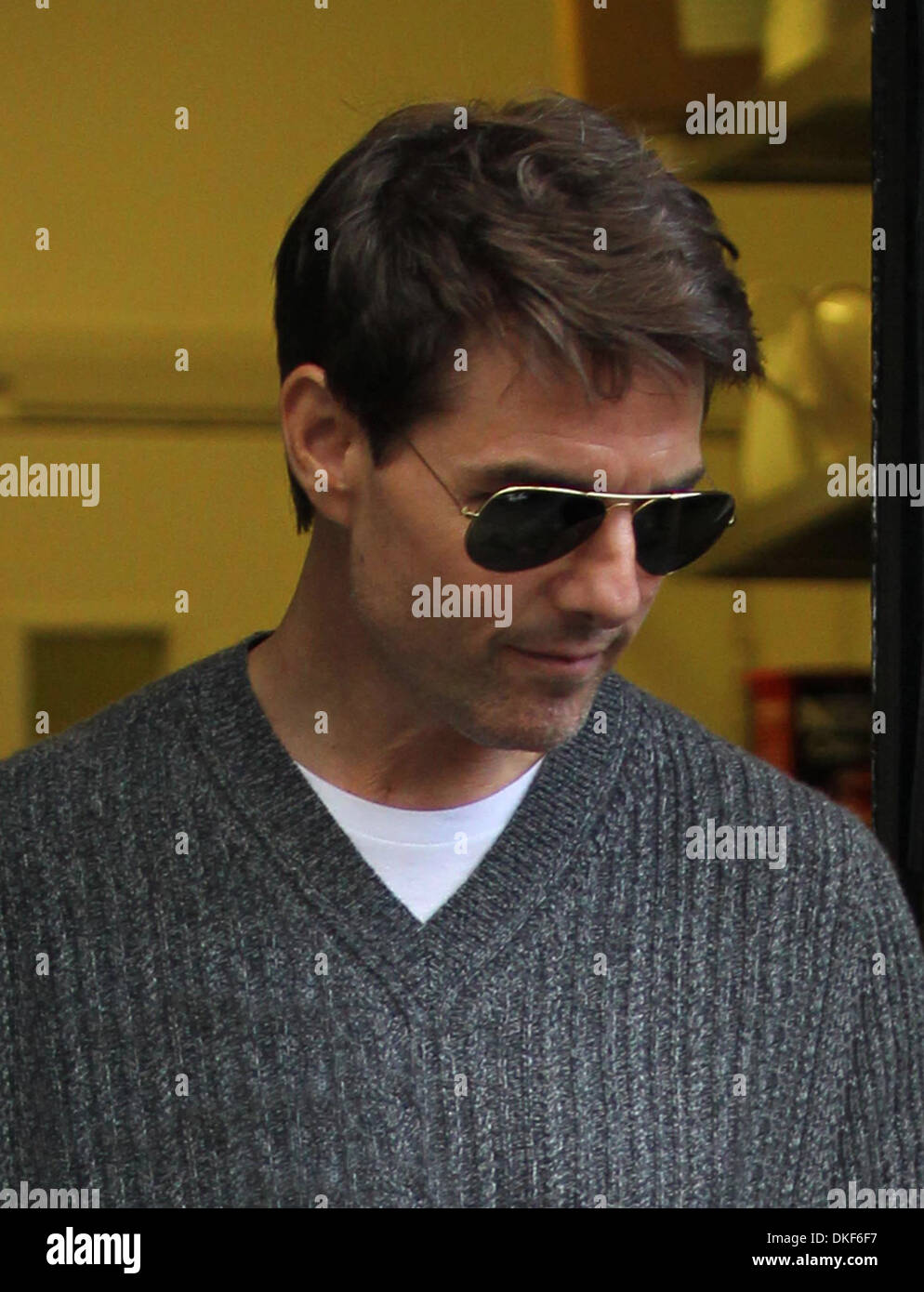 Tom cruise leaving an office building london hi-res stock photography ...