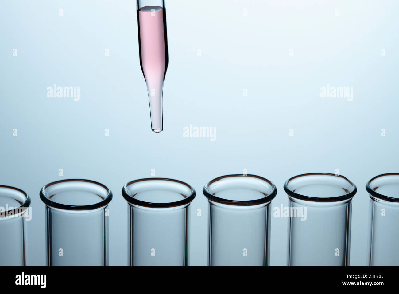 Pipetting liquid test tube hi-res stock photography and images - Alamy