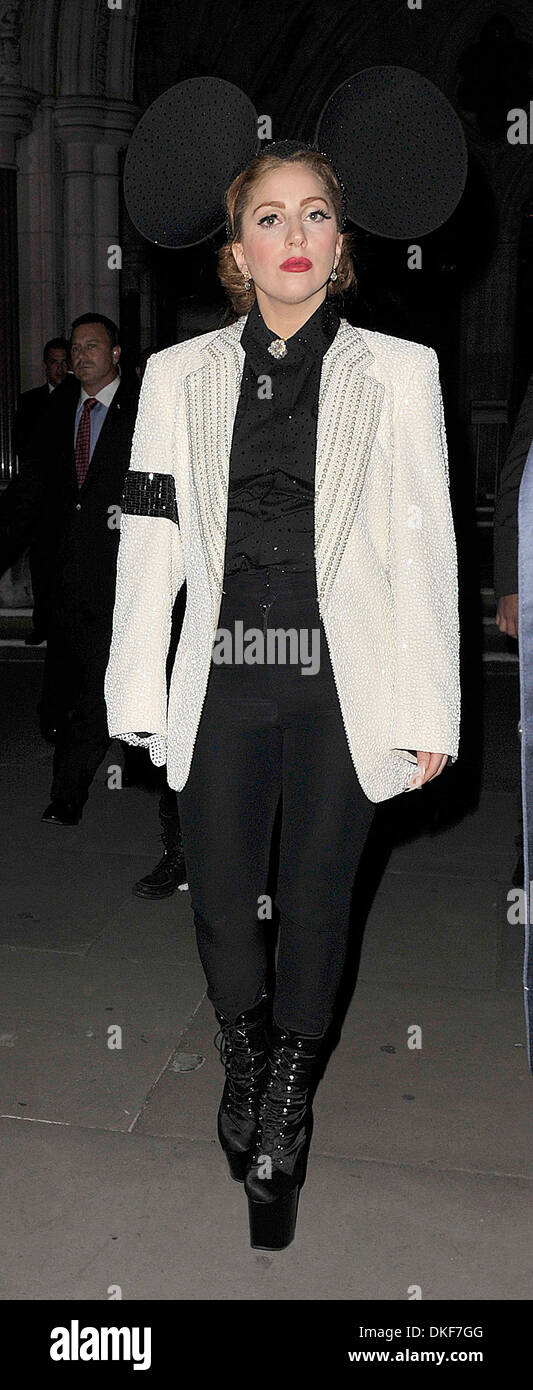 Lady gaga large mickey mouse hi-res stock photography and images - Alamy