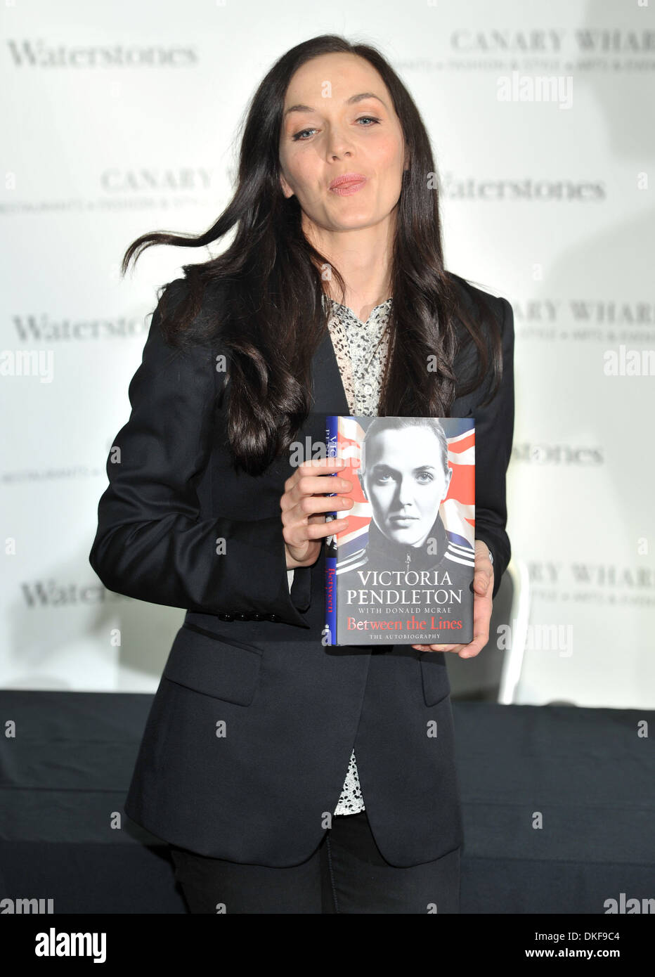 Team GB 2012 Olympic Gold Medalist Victoria Pendleton signs her book ...