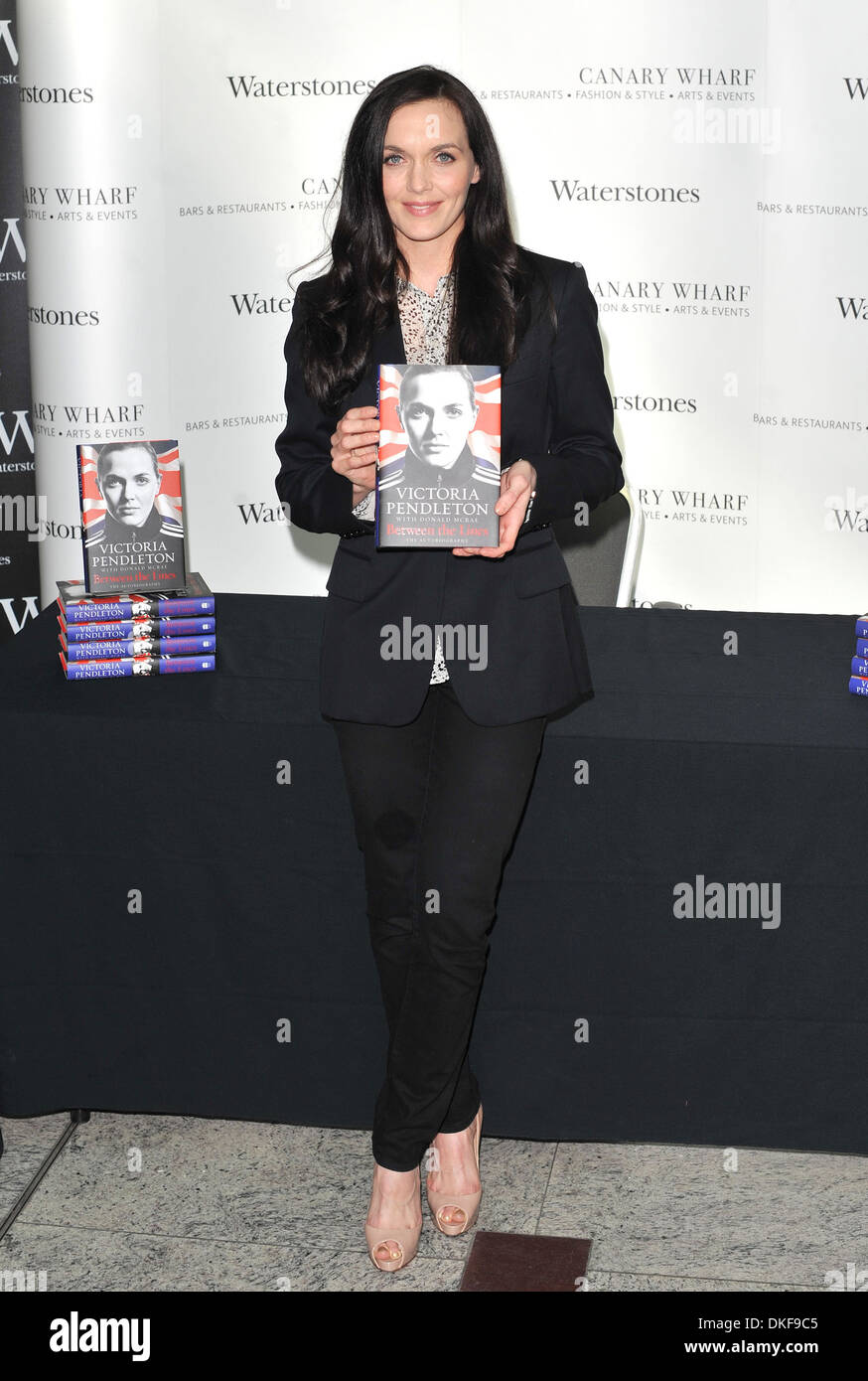 Team GB 2012 Olympic Gold Medalist Victoria Pendleton signs her book ...
