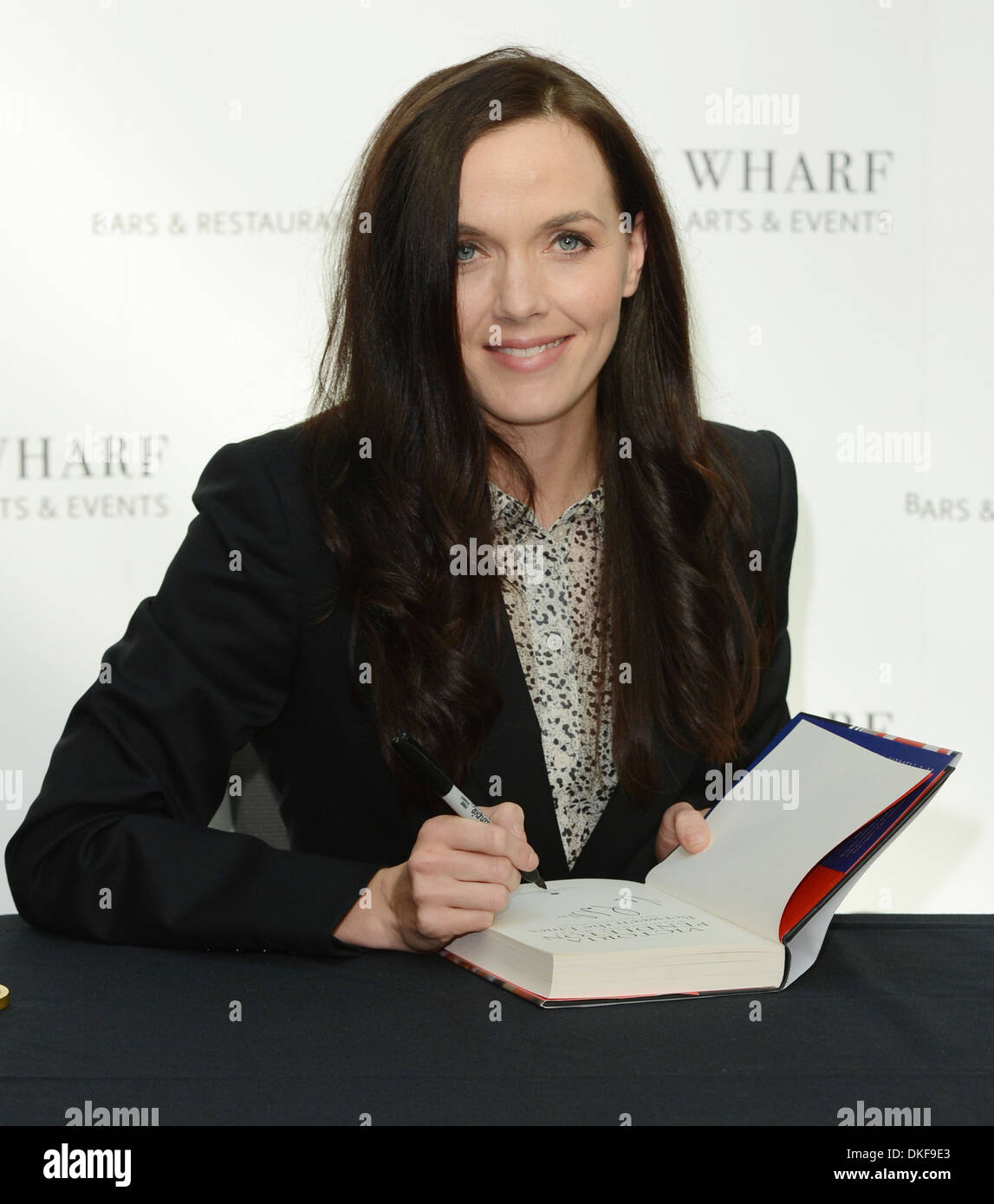 Team GB 2012 Olympic Gold Medalist Victoria Pendleton signs her book ...