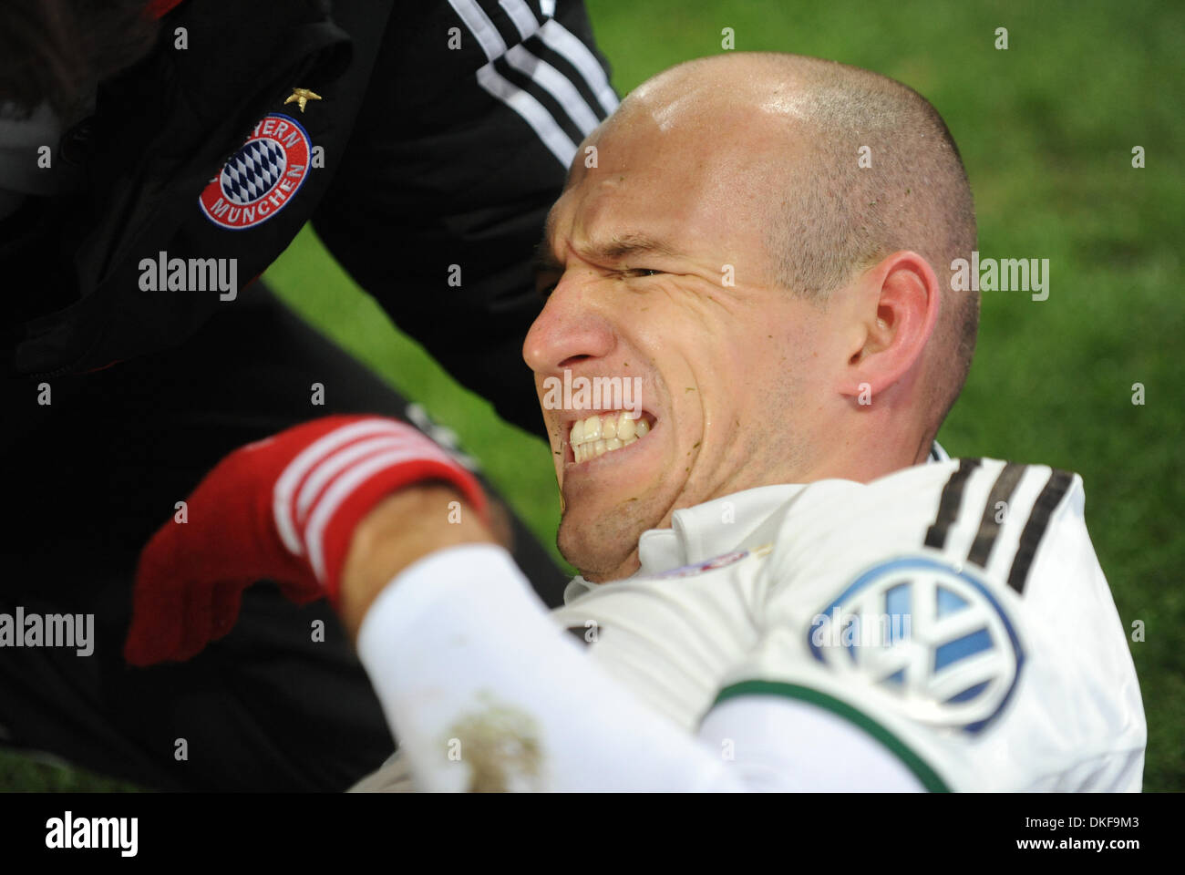 Augsburg, Germany. 04th Dec, 2013. Munich's Arjen Robben is treated for ...
