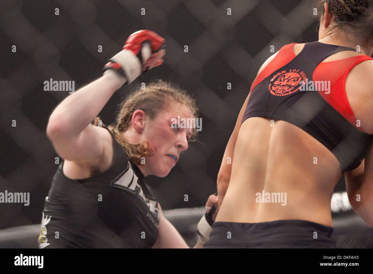Jun 19, 2009 - Kent, Washington, USA - Strikeforce MMA fighting from ...