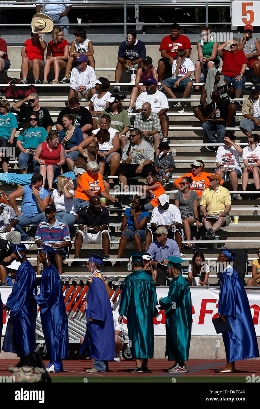 High school graduation ceremonies hi-res stock photography and images ...