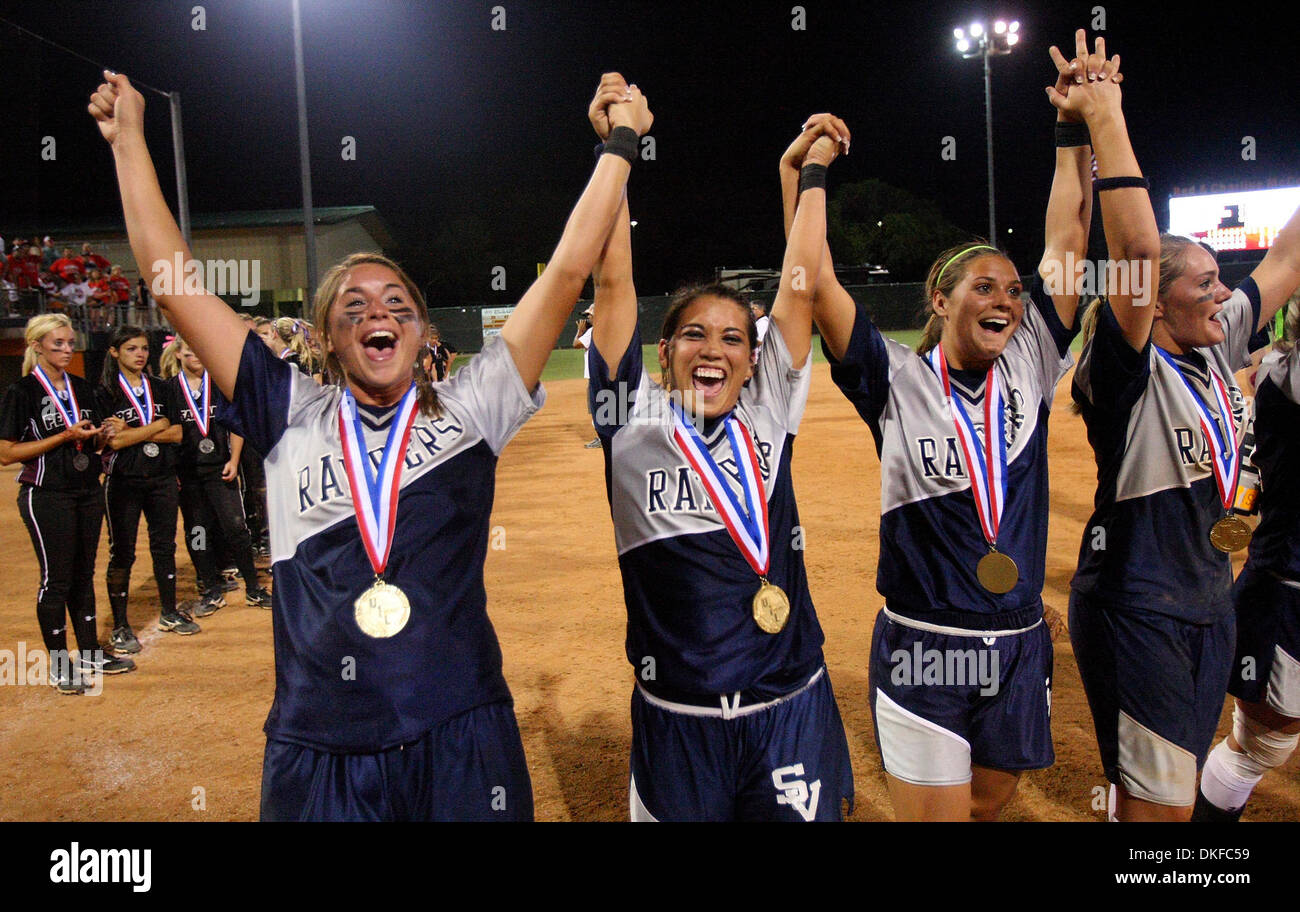FOR SPORTS - Smithson Valley's Bailey Watts (from left), Samantha ...