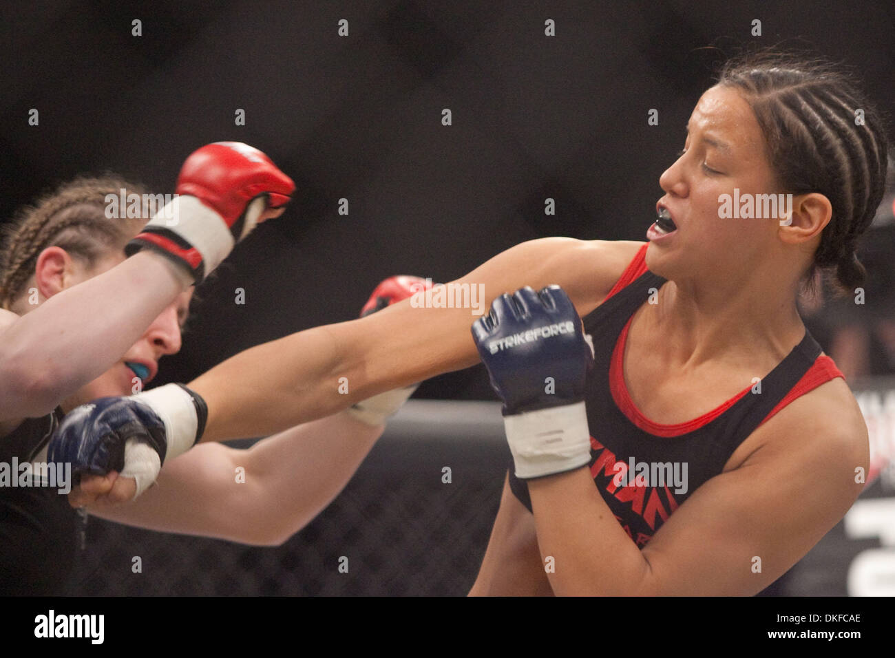 Jun 19, 2009 - Kent, Washington, USA - Strikeforce MMA fighting from ...