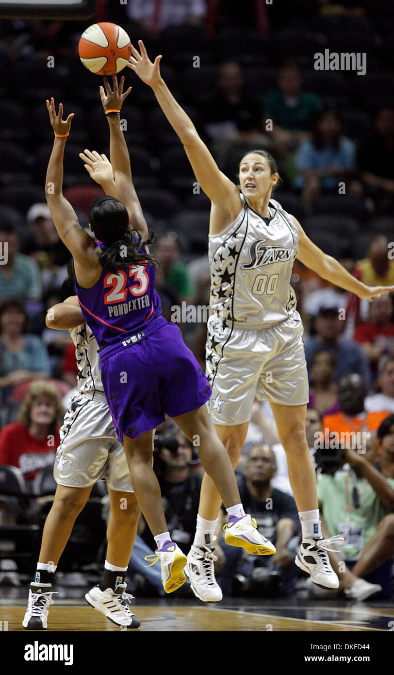 Silver Stars' Ruth Riley (00) attempts to block a shot by Phoenix ...