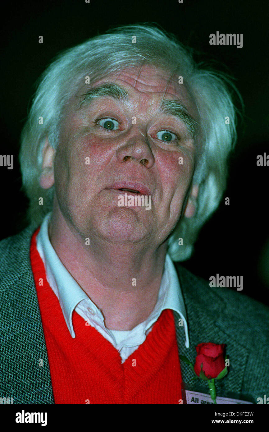 Actor tony booth hi-res stock photography and images - Alamy