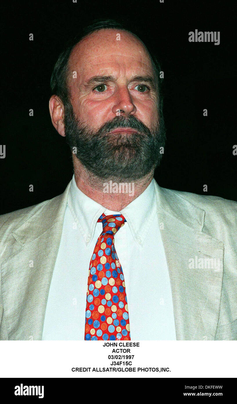 John cleese actor hi-res stock photography and images - Alamy