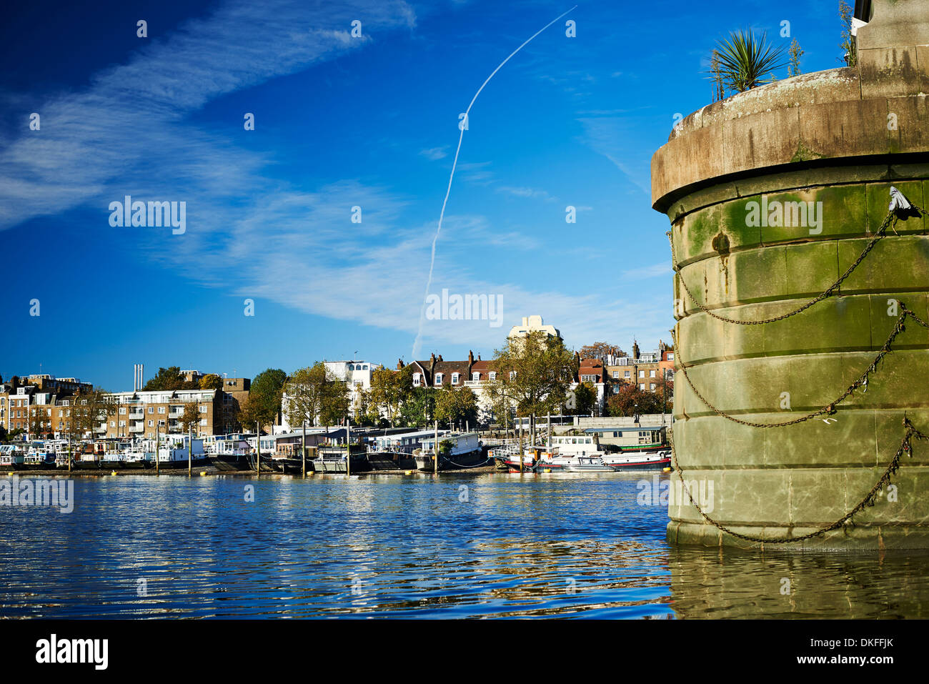 Cheyne walk houseboat hi-res stock photography and images - Alamy