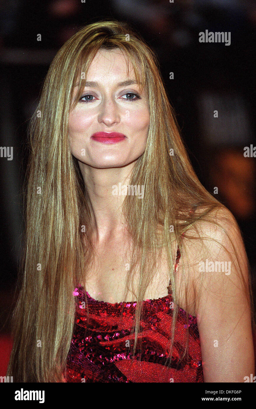 NATASCHA MCELHONE.ACTRESS.LEICESTER SQ, LONDON, .24/02/2002.BP98G10C ...