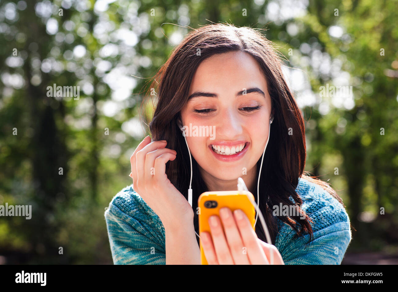 Portrait young woman listening hi-res stock photography and images - Alamy