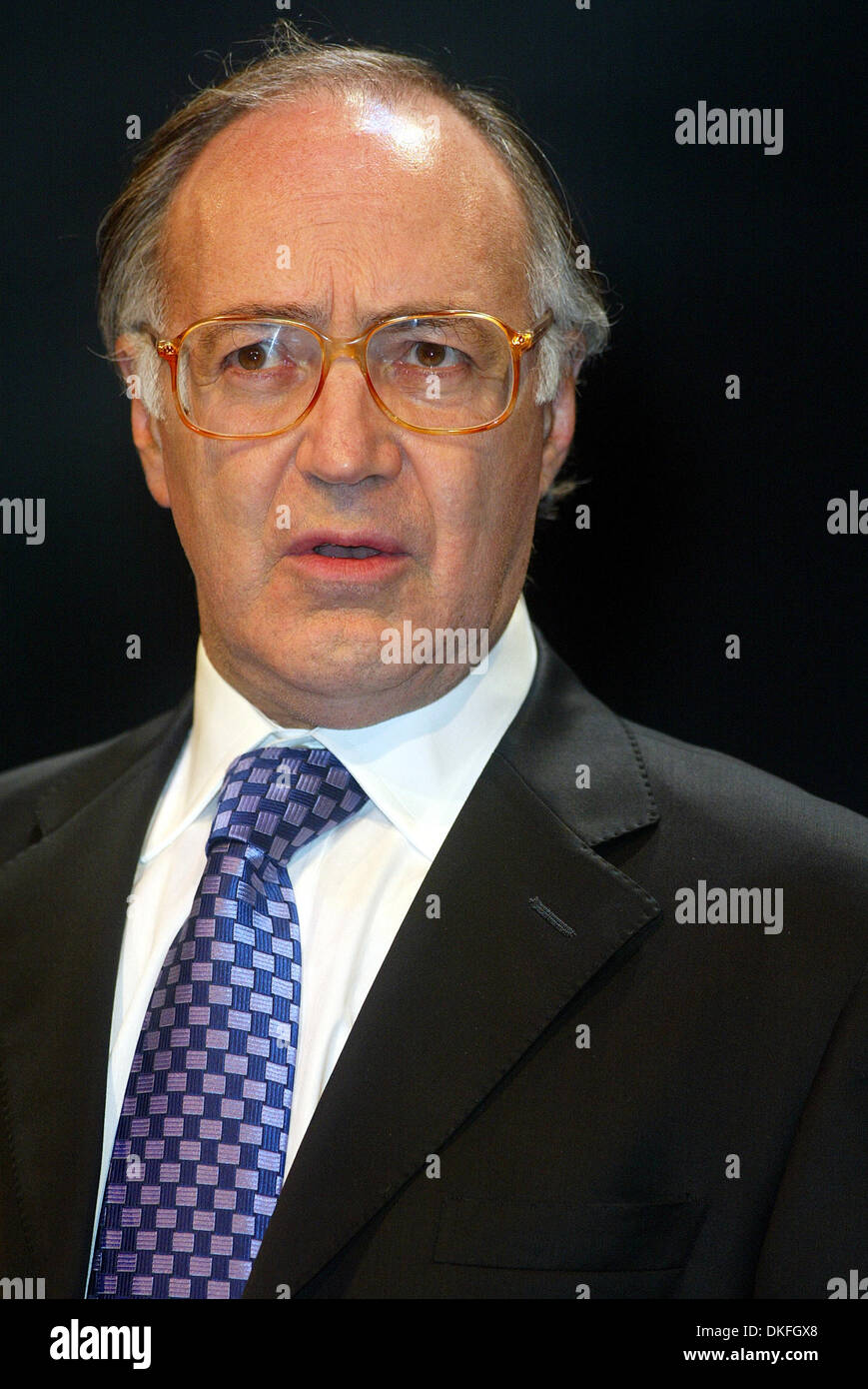 MICHAEL HOWARD QC MP.SHADOW CHANCELLOR.TCONSERVATIVE CONFERENCE 2002 ...