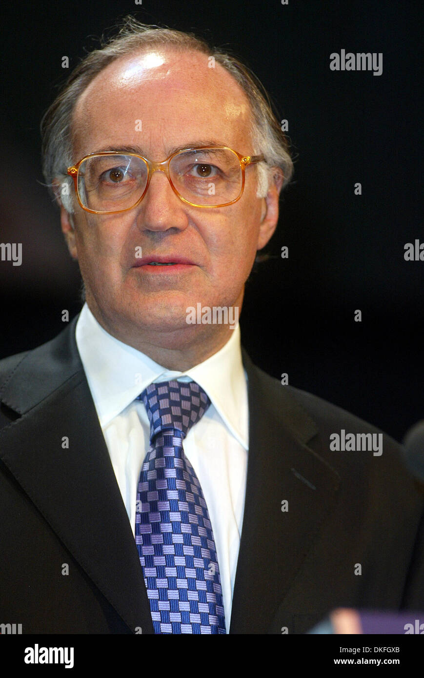 MICHAEL HOWARD QC MP.SHADOW CHANCELLOR.TCONSERVATIVE CONFERENCE 2002 ...