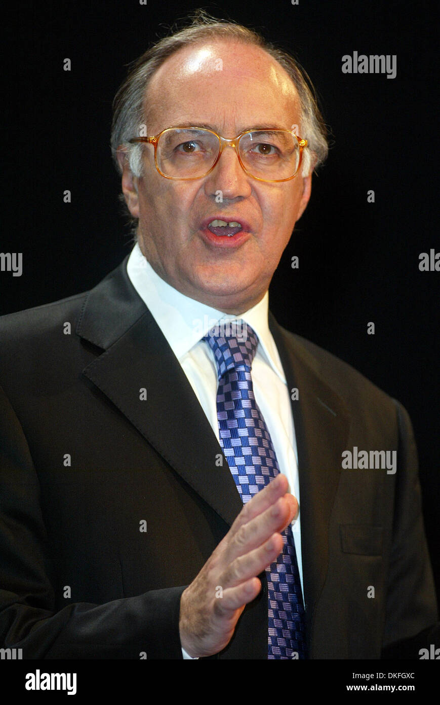 MICHAEL HOWARD QC MP.SHADOW CHANCELLOR.TCONSERVATIVE CONFERENCE 2002 ...