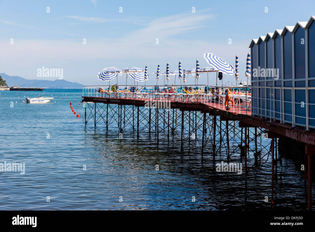 Jetty, Rapallo, seaside resort on the Gulf of Genoa, Italian Riviera ...