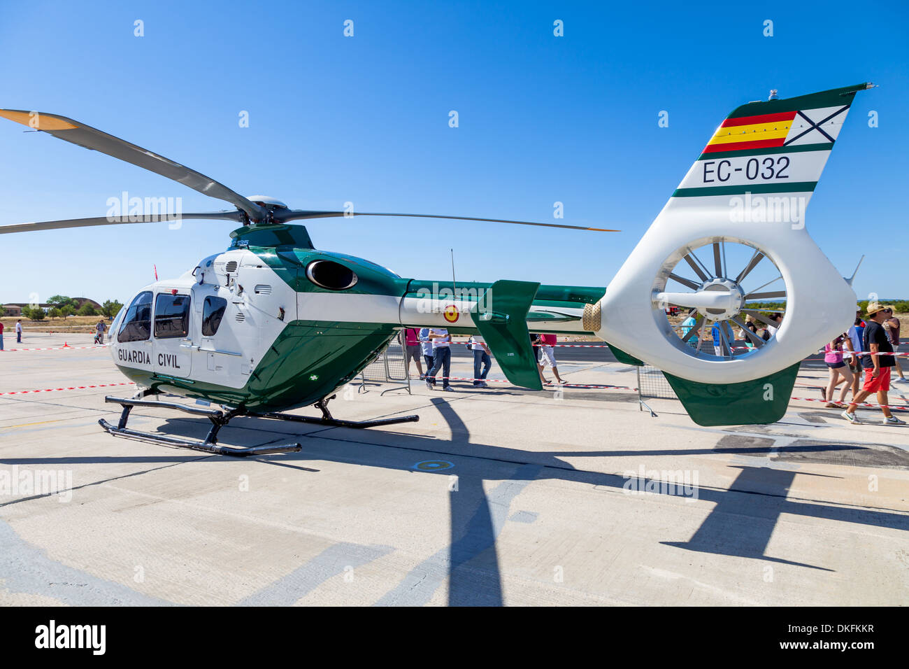 Static helicopter hi-res stock photography and images - Alamy