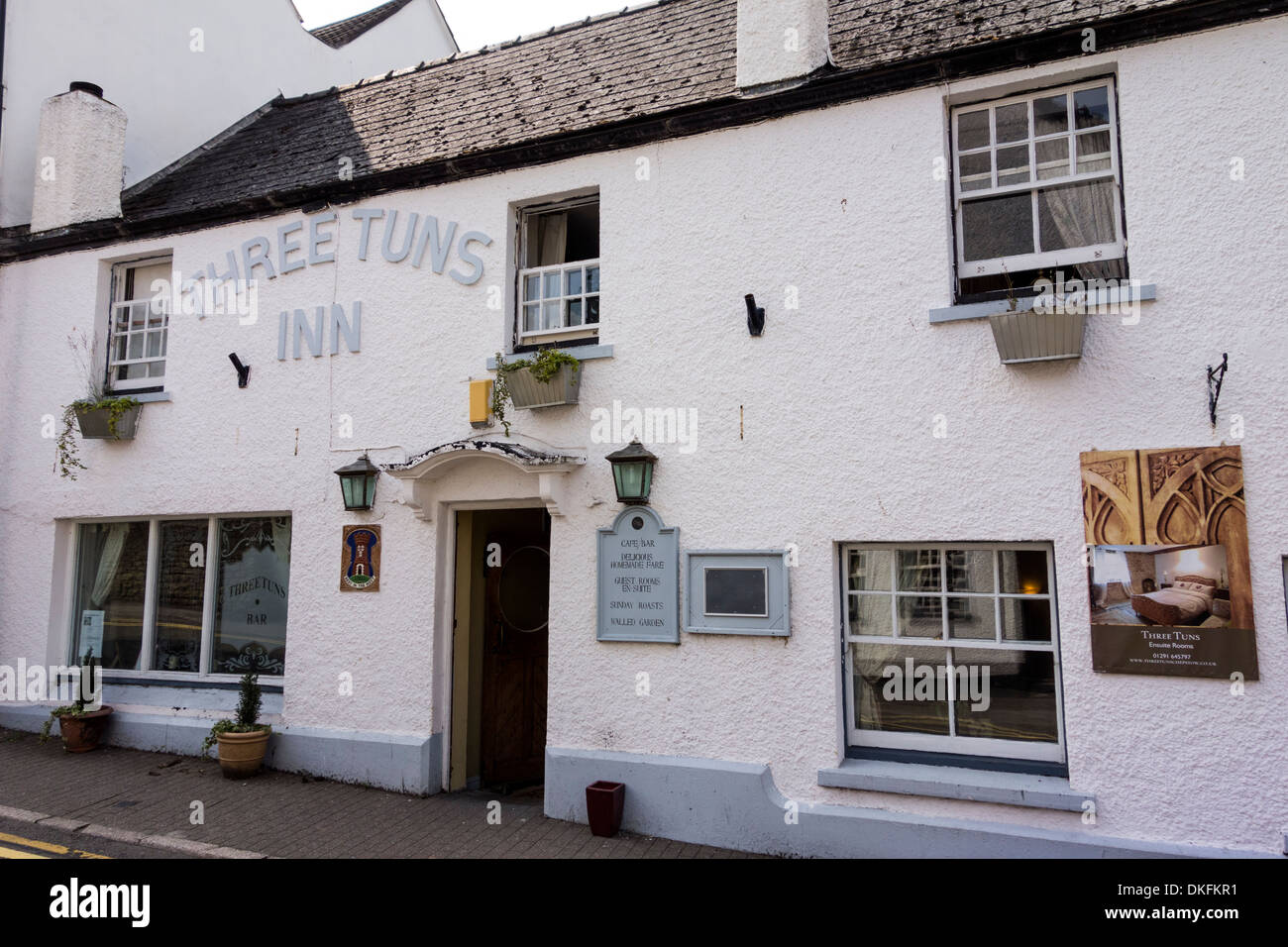 The three tuns public house hi-res stock photography and images - Alamy