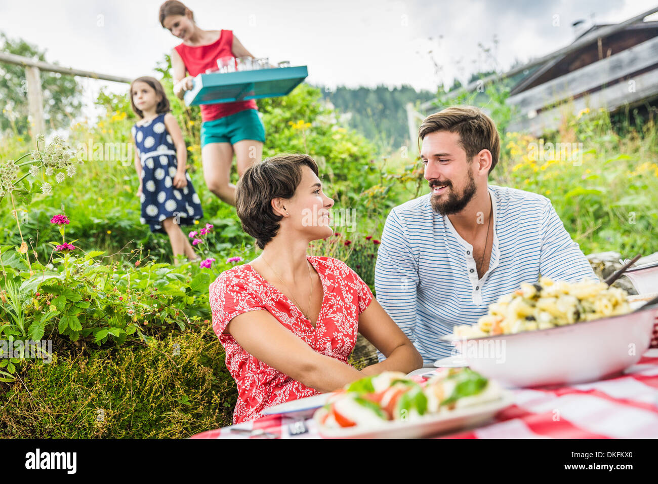 Young couple sharing picnic lunch hi-res stock photography and images ...