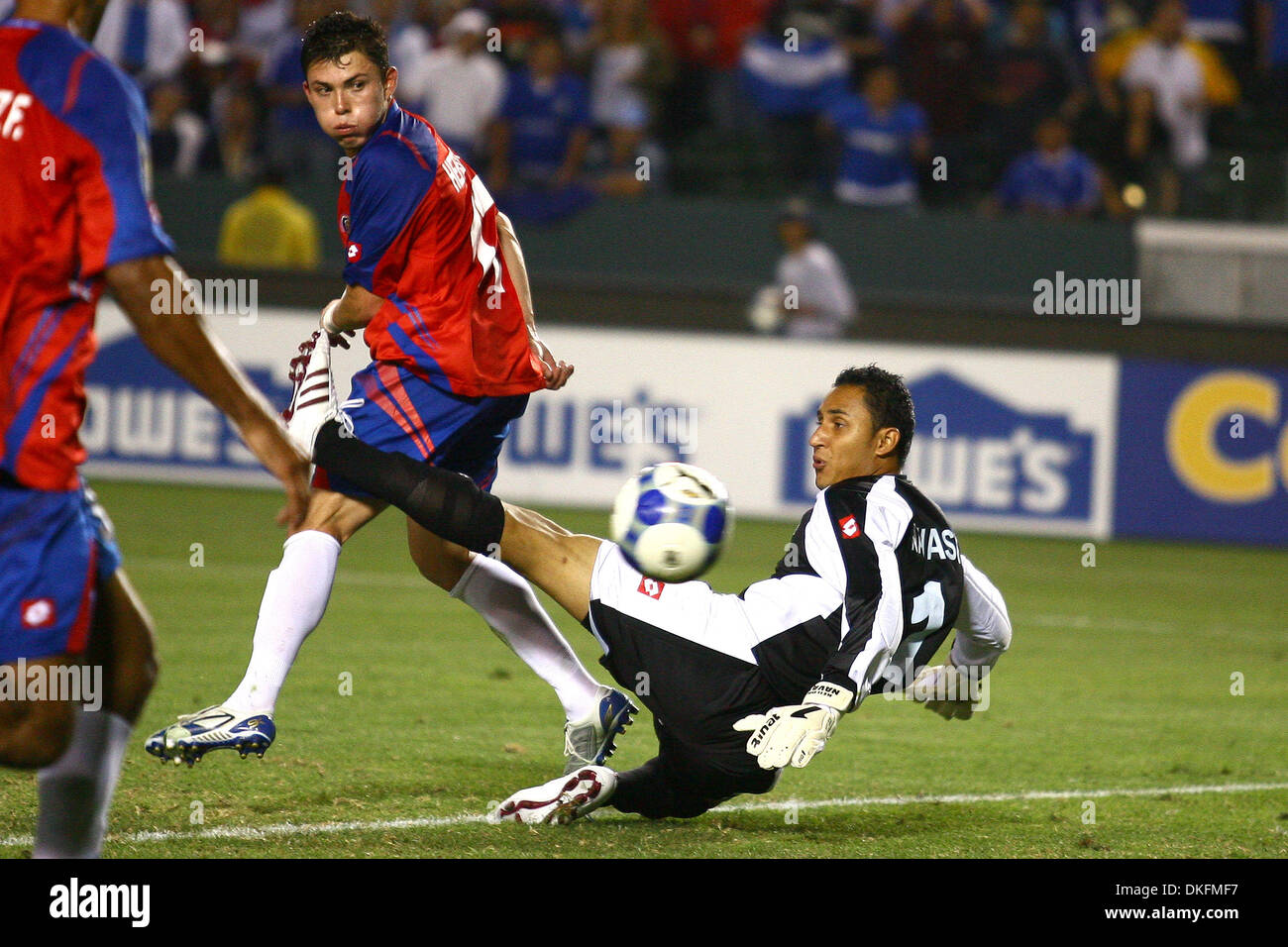 Jul 03, 2009 - Carson, California, USA - Action between El Salavador ...