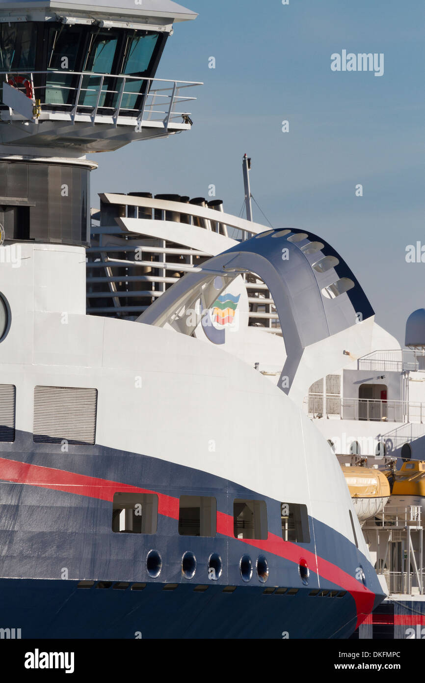 A Color Line Superspeed Class ro/pax-ferry arrives at Hirtshals ...