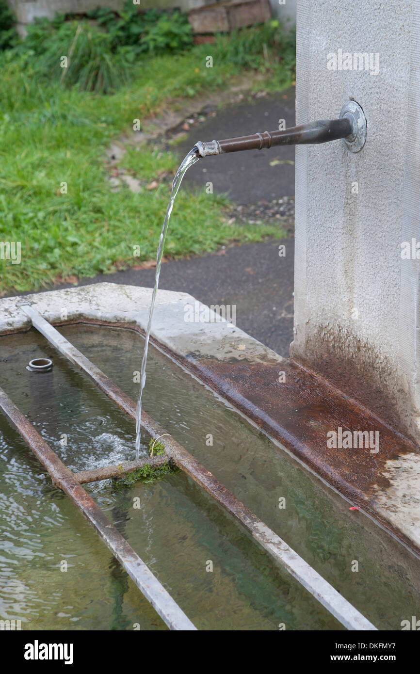 Well trough hi-res stock photography and images - Alamy