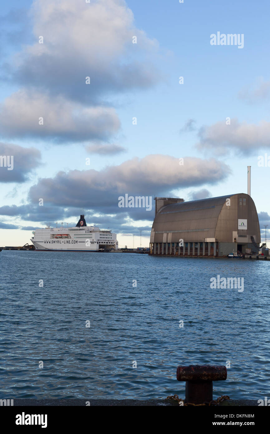 Docking yard hi-res stock photography and images - Alamy