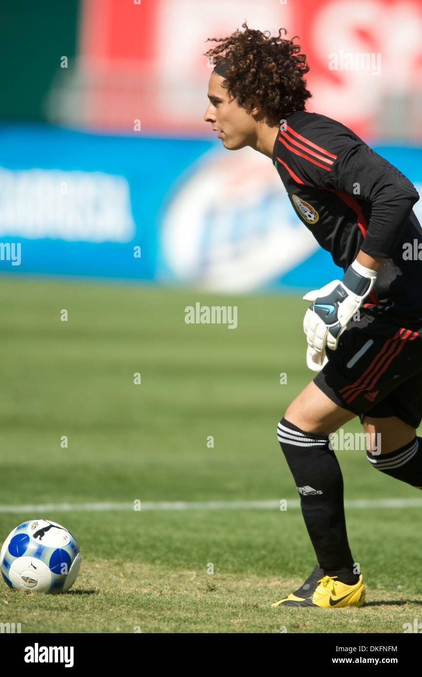 Mexico goalkeeper guillermo ochoa hi-res stock photography and images ...