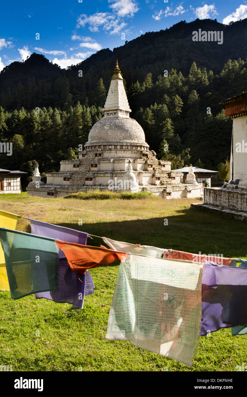 Bhutan, Pele La Pass, Chendebji Buddhist Chorten beside Trongsa to Pele ...