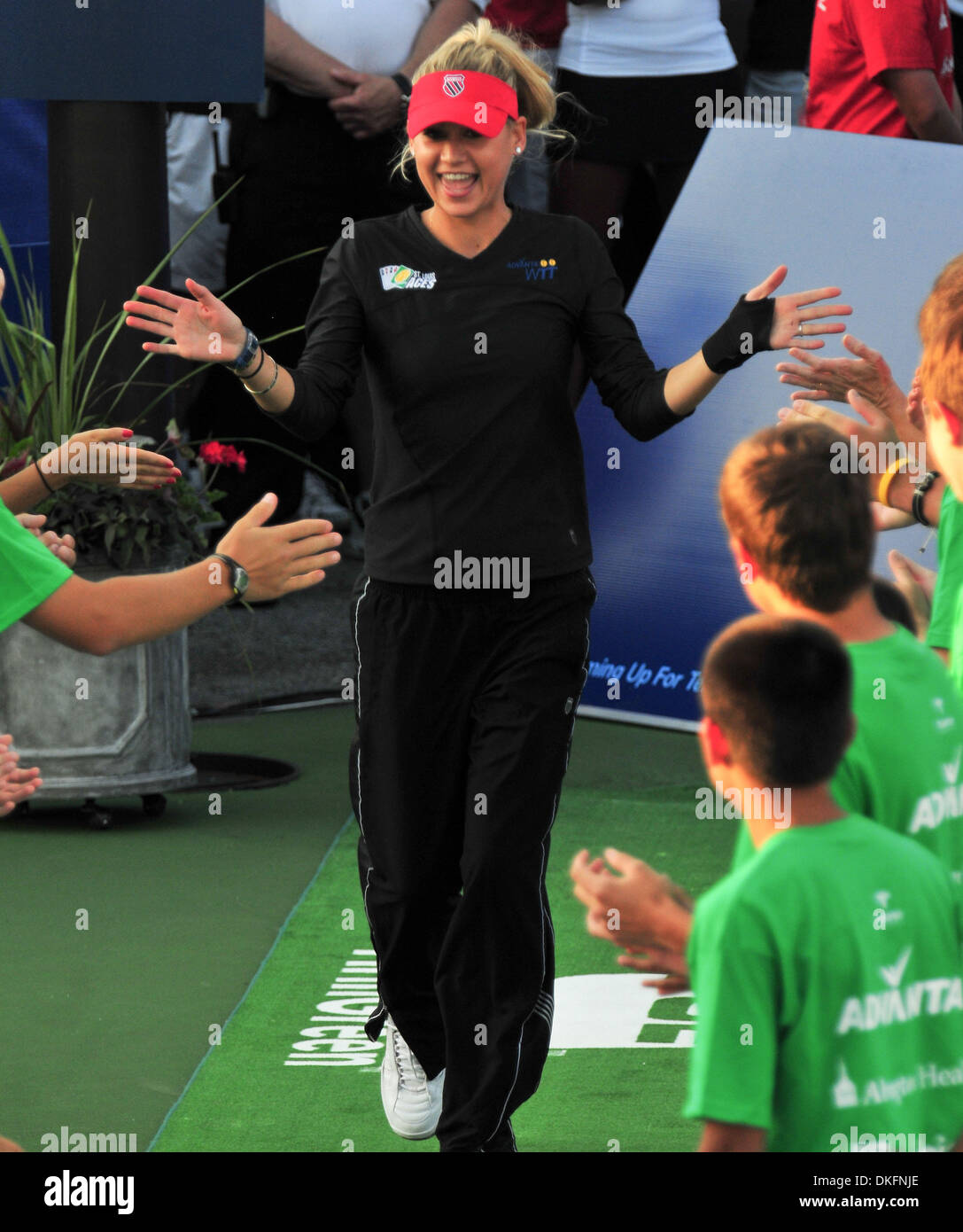 Anna kournikova injury hi-res stock photography and images - Alamy