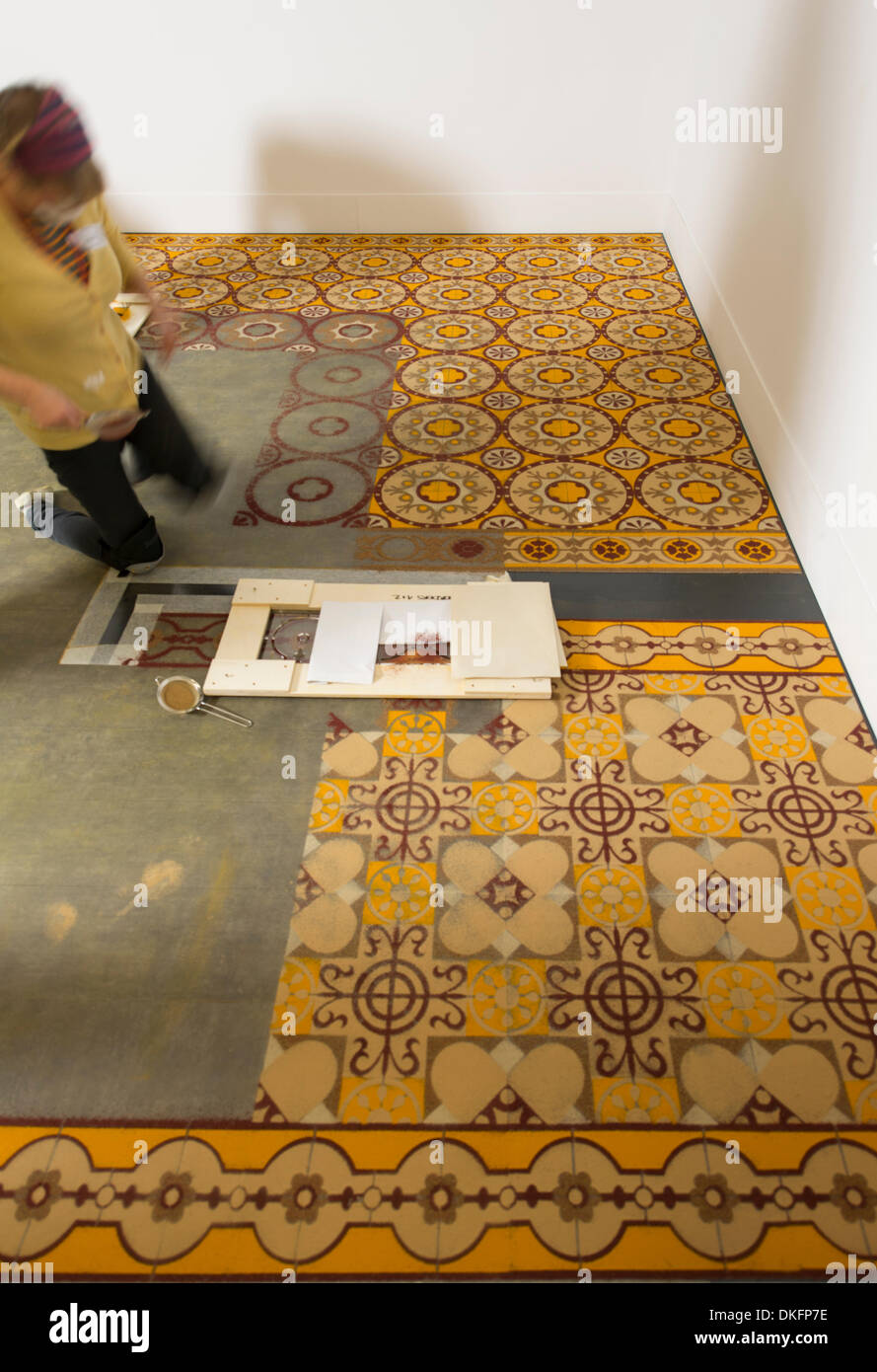 Islamic floor tiles uk hi-res stock photography and images - Alamy