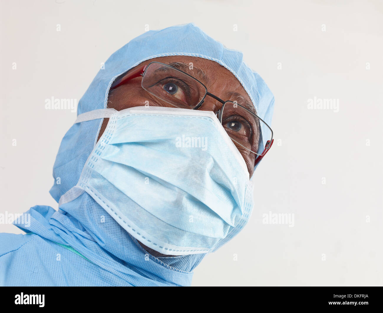 Surgeon wearing surgical scrubs and protective mask Stock Photo - Alamy